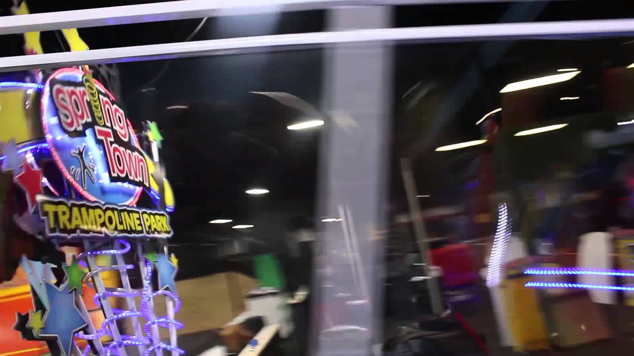 Lost in Space Adventure Ride At Incredible Pizza Company - YouTube