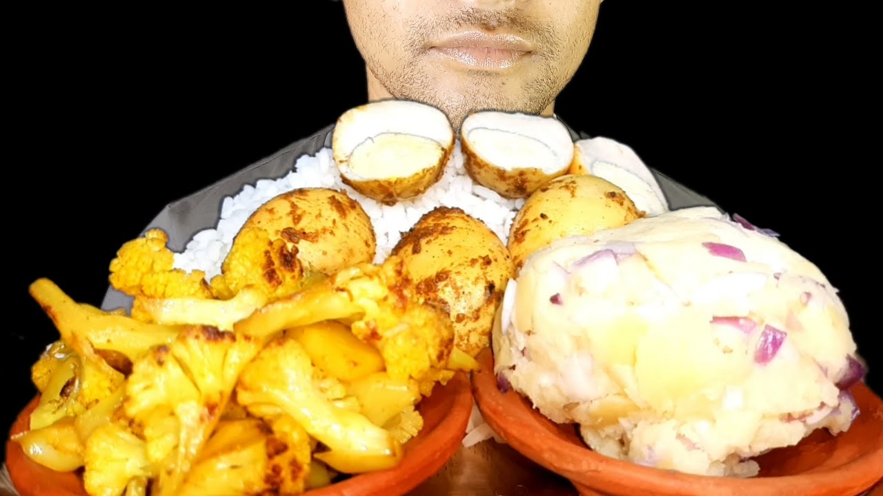 ALOO BHORTA, PHOOL GOBE, EGG AND RICE EATING - YouTube