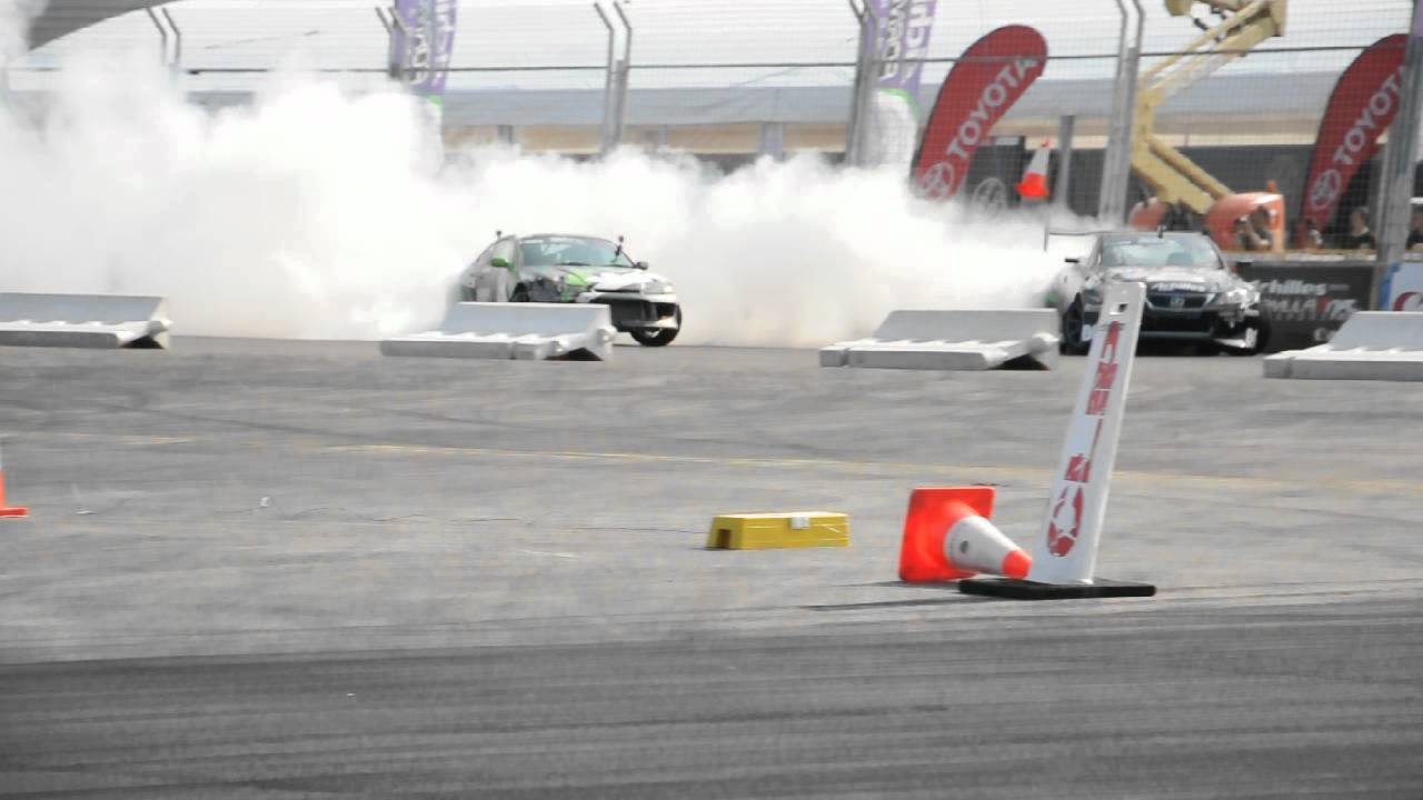 Formula Drift Singapore 2012: Top 8 Daigo Vs. Emmanuel Amandio 1st Run ...