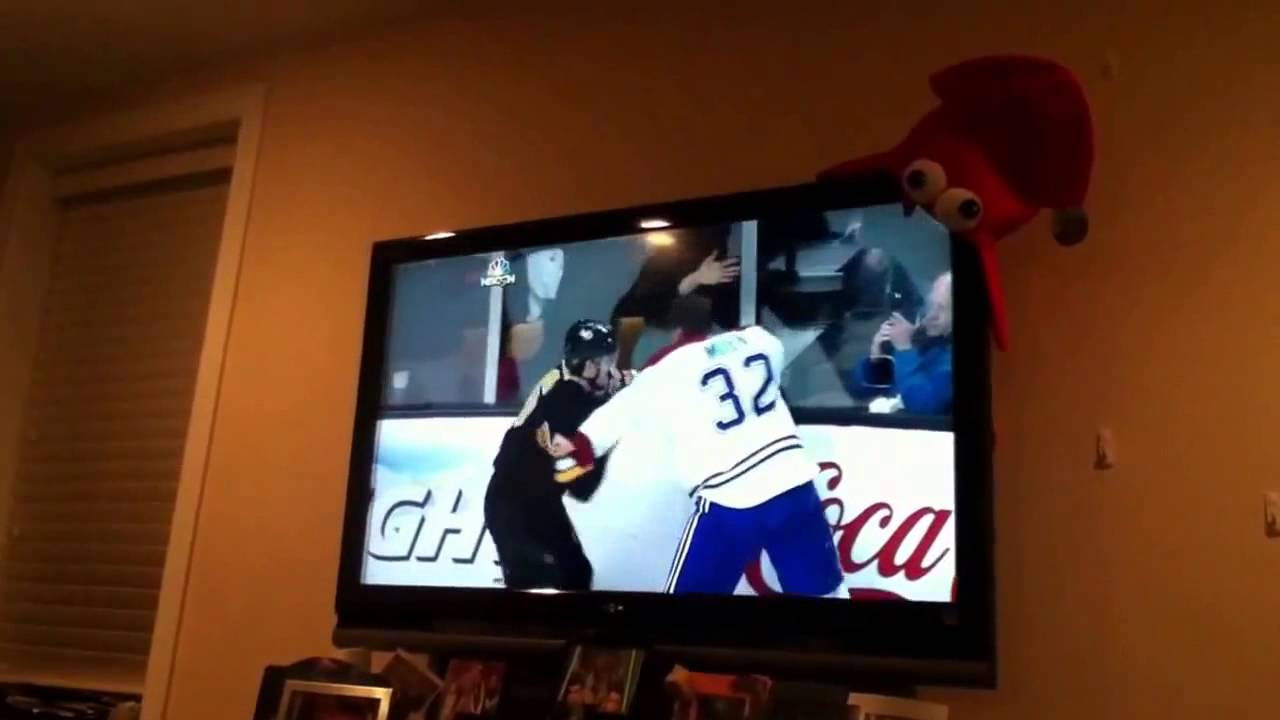 Hockey fights: Kevin Miller vs Travis Moen - YouTube