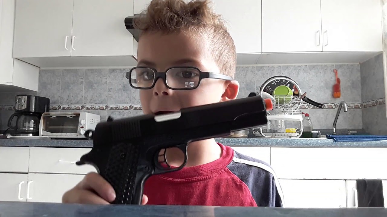 Axel y sus Armas - YouTube