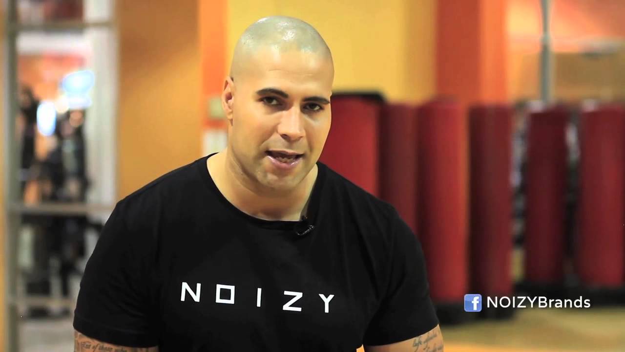 WWE Maven Huffman Show's you What's In the Box - YouTube