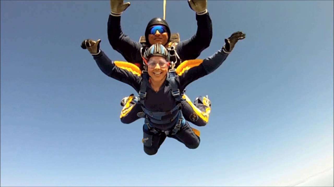MY SKYDIVING AT BECCLES UK - YouTube