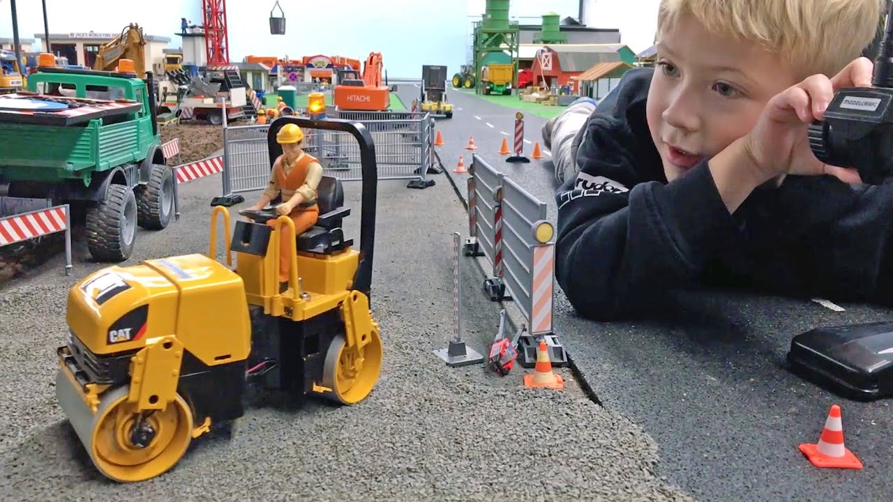Jack plays: BRUDER Toys, CATERPILLAR Street Roller, RC Conversion ...