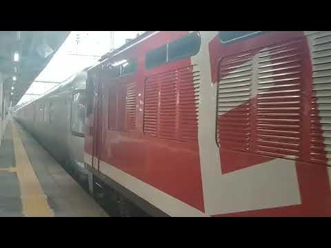 カシオペアを引く電気機関車EF8195 - YouTube