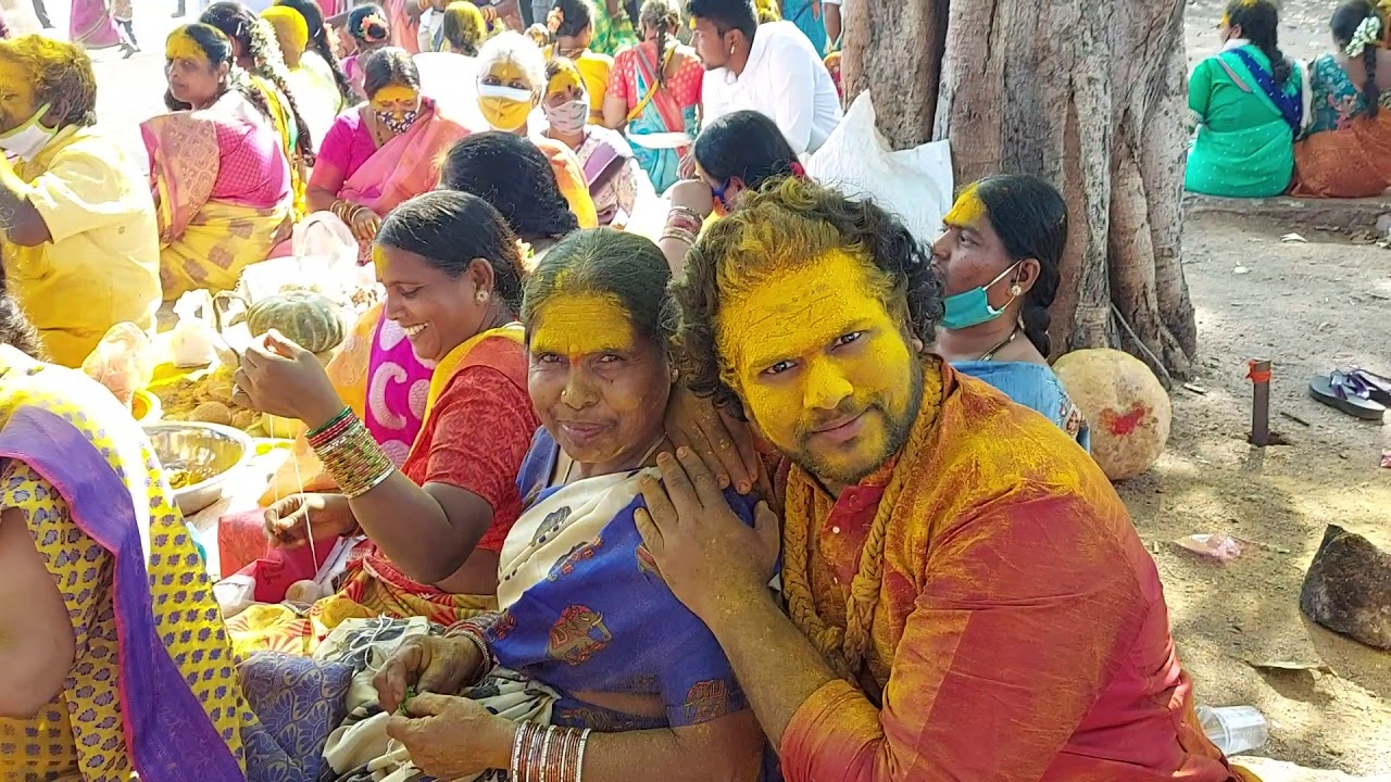 giving kankanam to all by Manuka family - YouTube