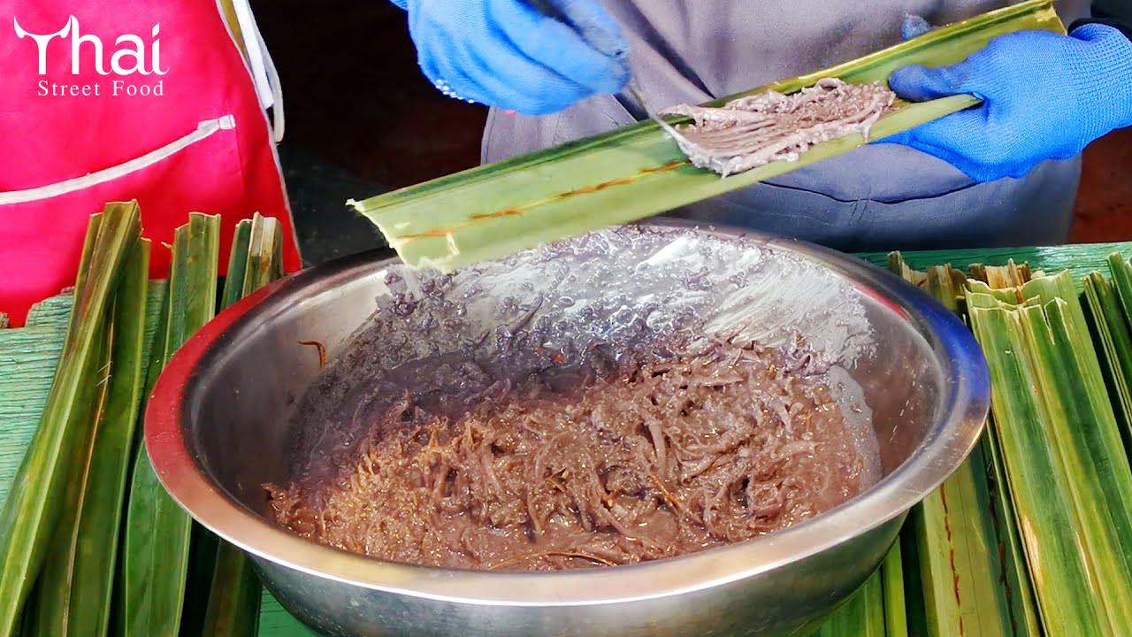 Coconut Sweet Rice Flour | Kanom Jaak | Thai Street Food - YouTube