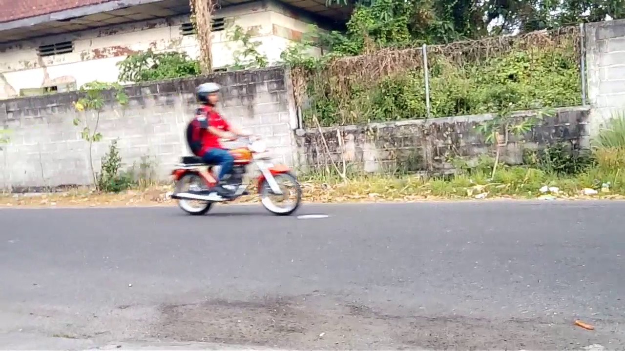 Real street racing (?) - YouTube