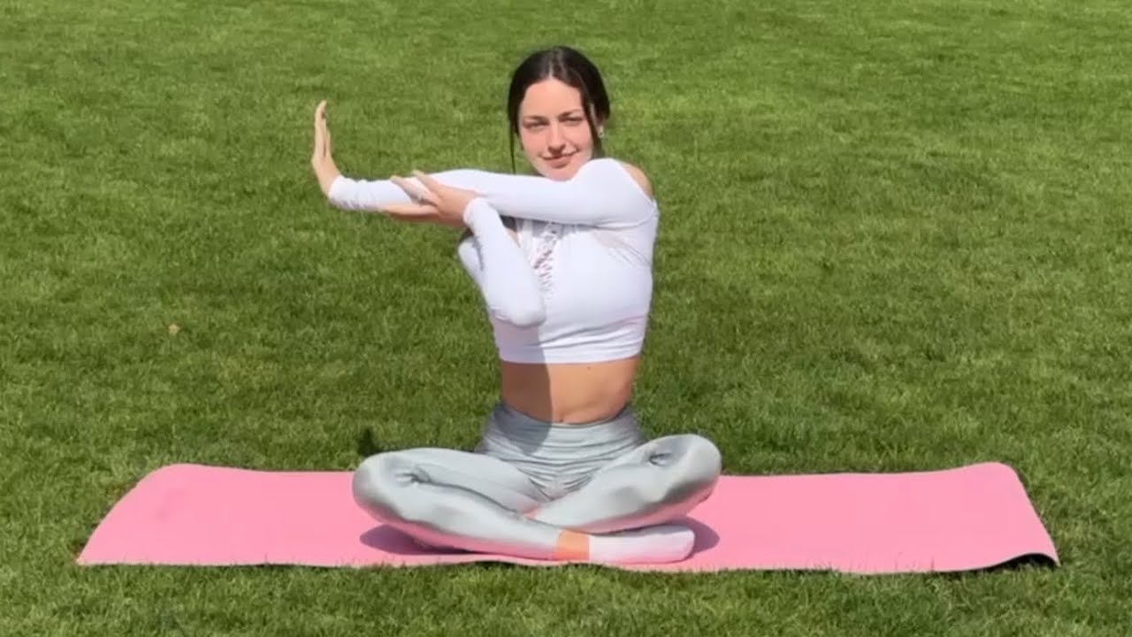 Get Flexible Fast! This Simple Quad Stretch Routine Works Wonders - YouTube