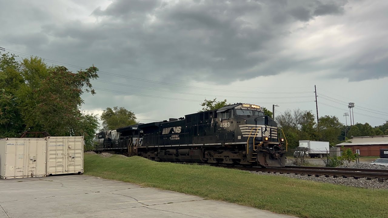 Lightning! NS AC44C6M 4583 Leads Manifest 101-31 on 8/31/24 - YouTube