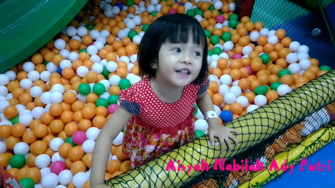 Permainan Anak Mandi Bola - YouTube