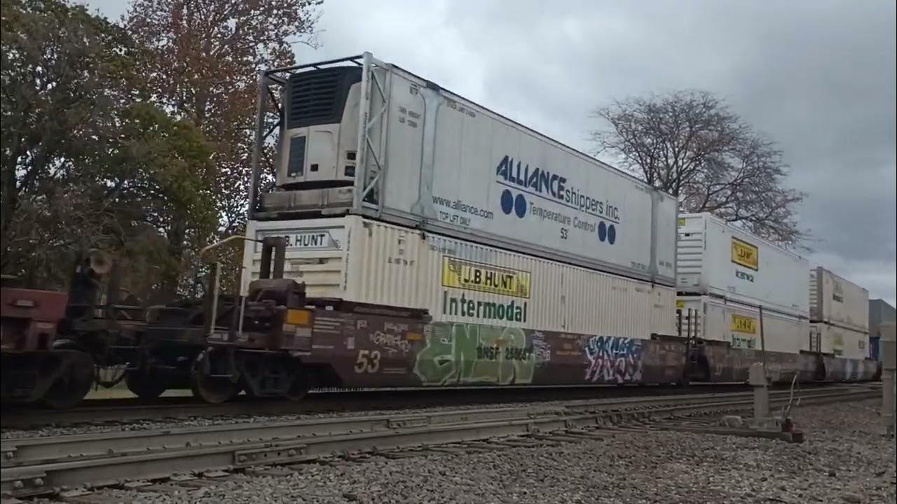 Cool Lashup on BNSF 4262!! - YouTube