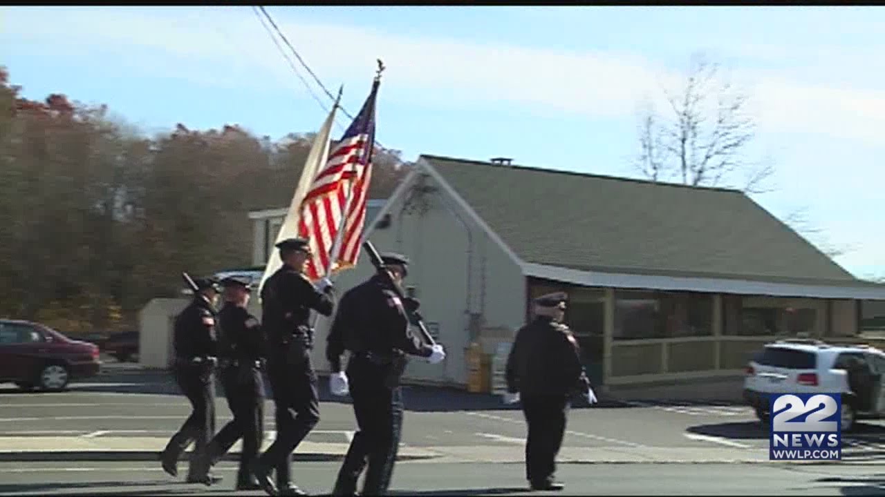 Southwick parade honors local veterans - YouTube
