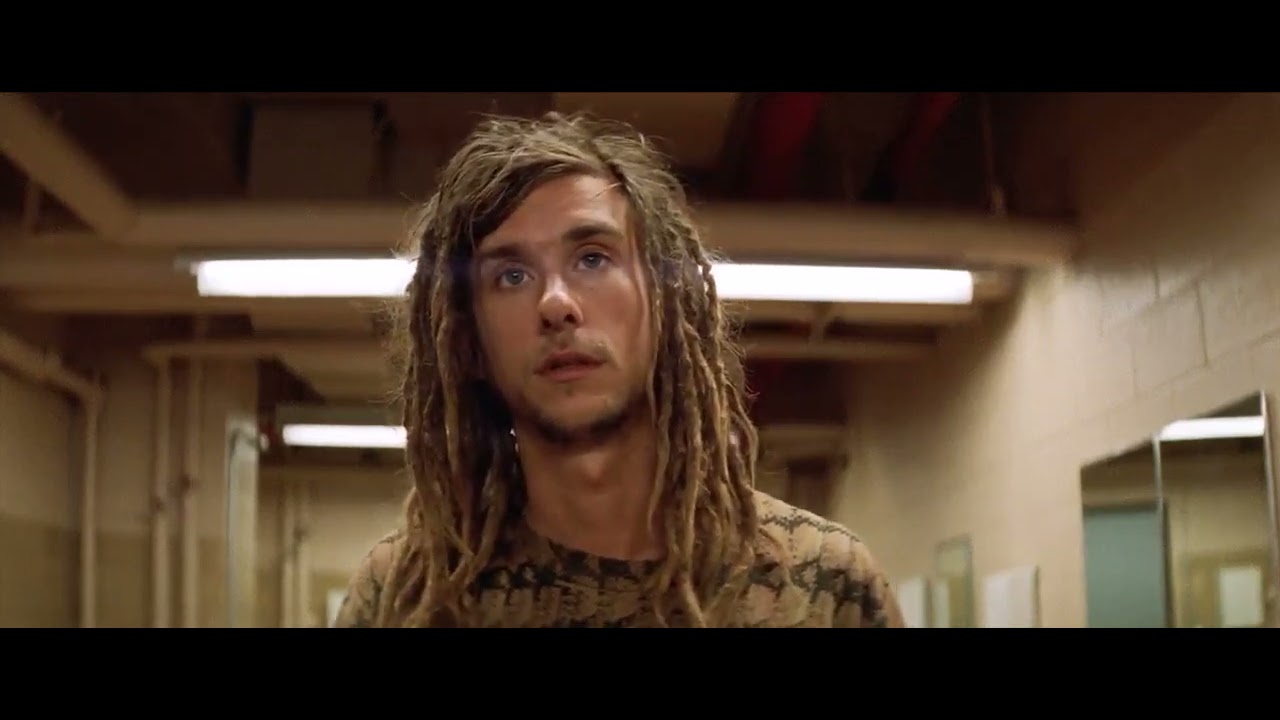 LEON - TI DISPIACE PORTARLA NEL MIO UFFICIO? - YouTube