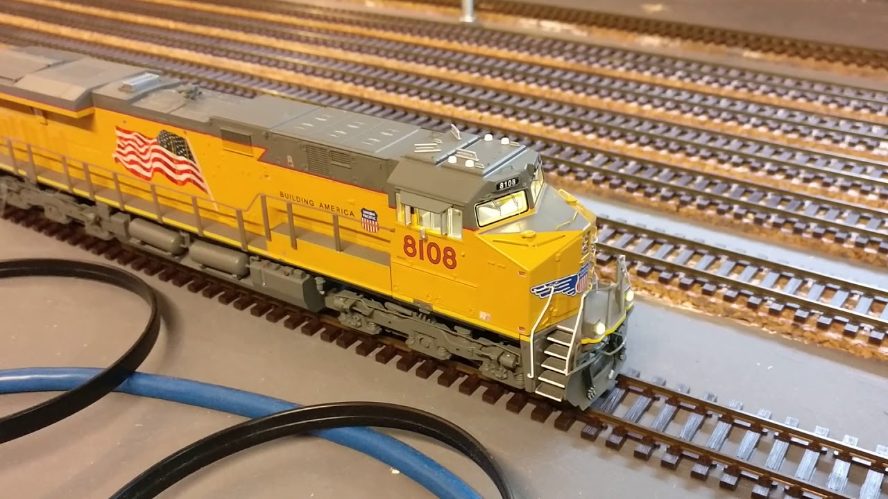 GE ES44AC First startup - YouTube