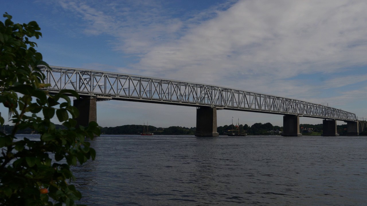 Timelapse : Middelfart Bridge - YouTube