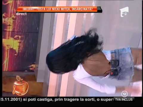Daniela Crudu, super sexy! Pantaloni extrem de scurţi şi mişcări lascive!