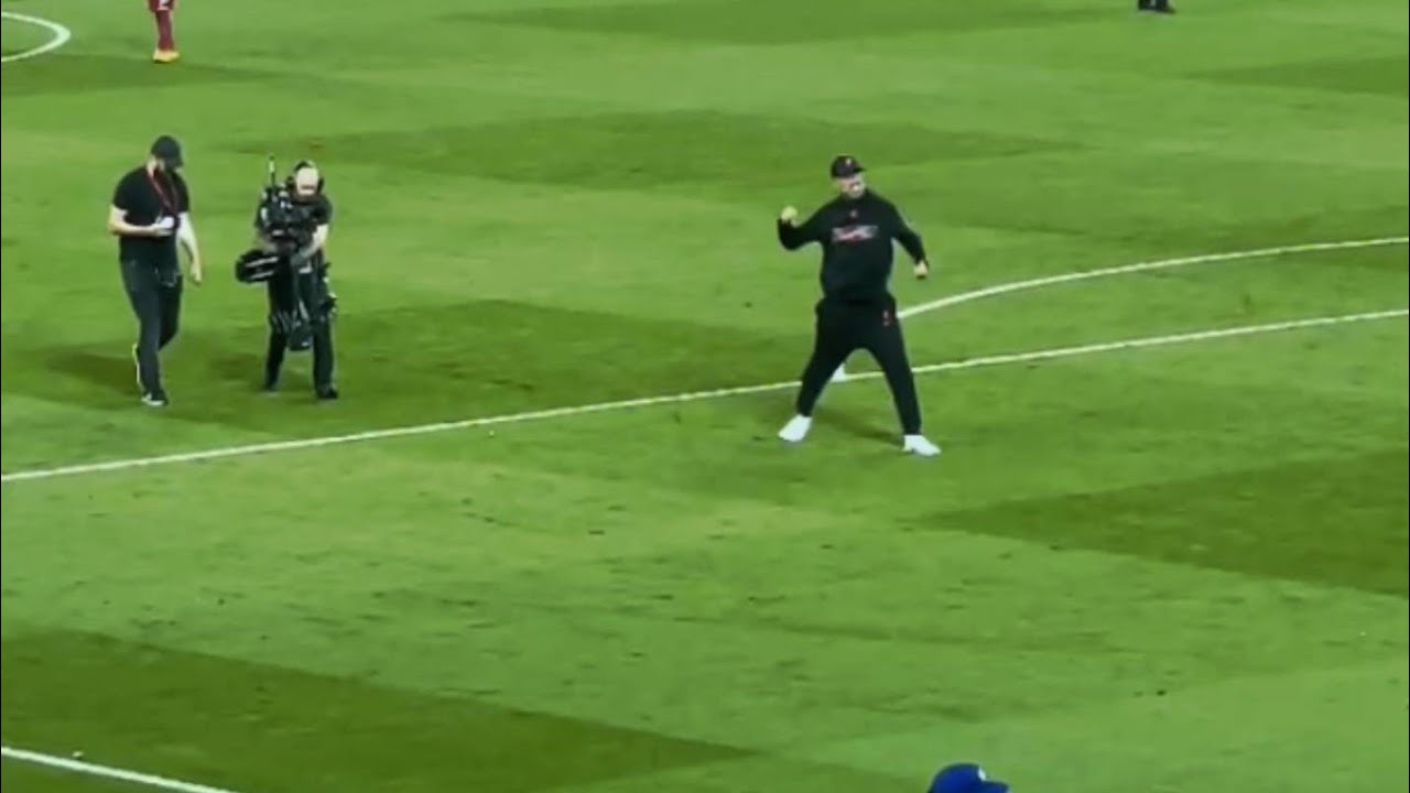 Klopp gives 8 fist pumps after late win over Newcastle!! 💪🔴 - YouTube