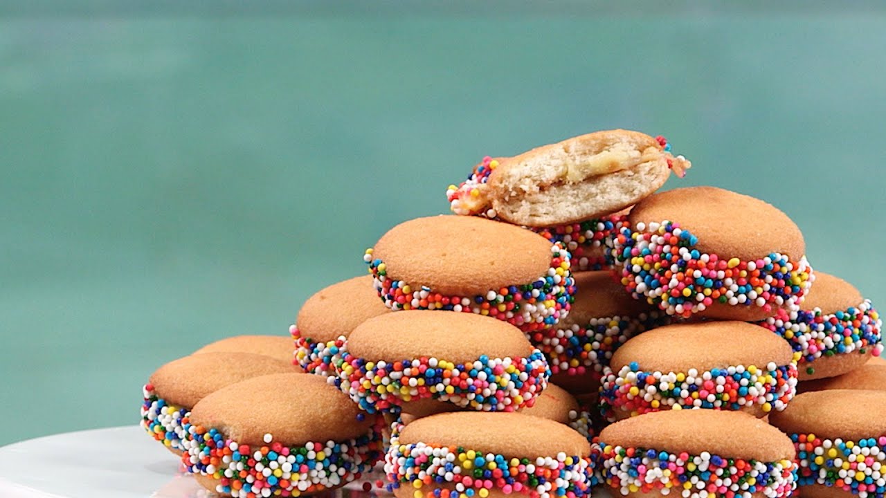 Banana Pudding Party Treats | Southern Living - YouTube