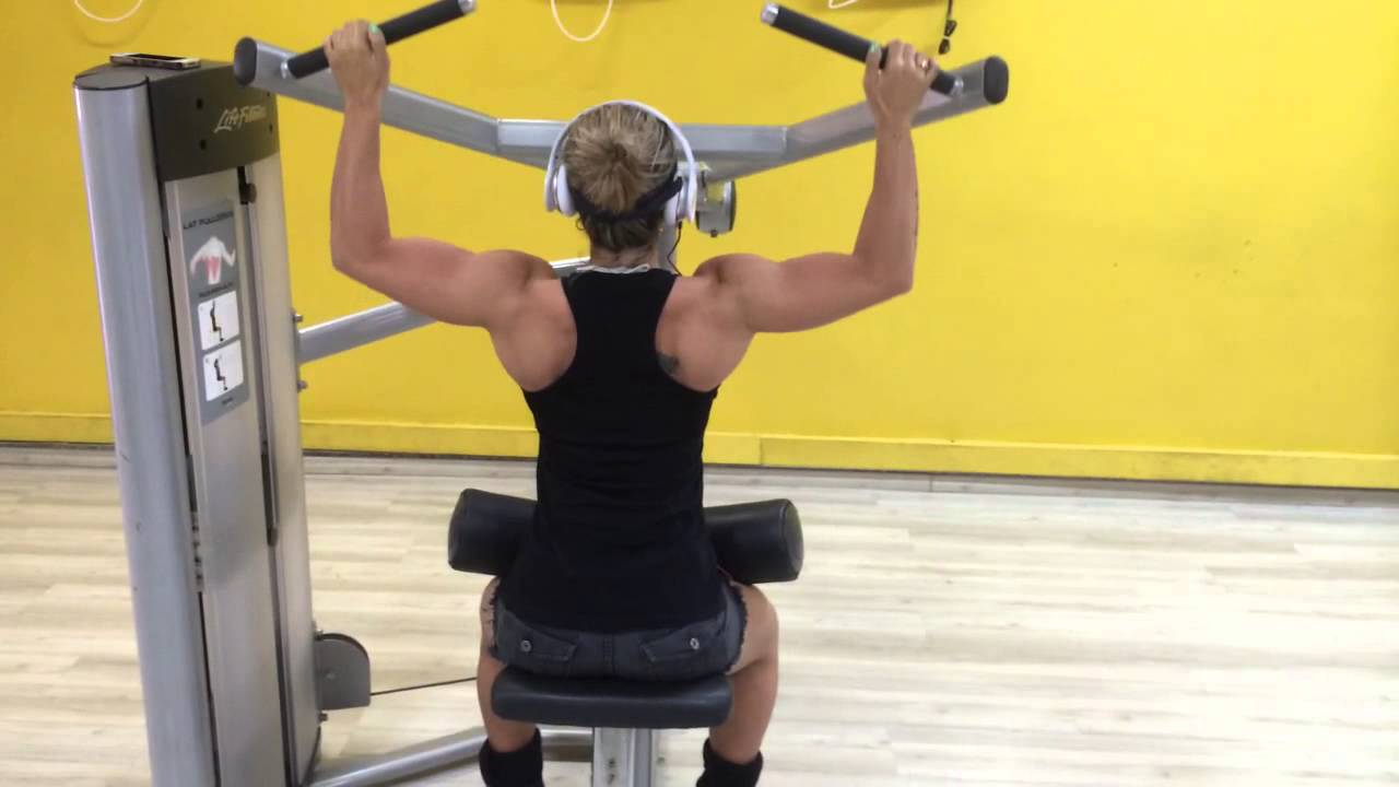 Puxada aberta pela frente na máquina - Janaína Ferreira - YouTube