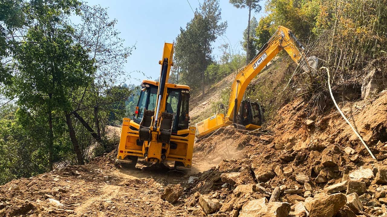 Excavator Working on Road | Bulldozer Working | Excavator Digging ...