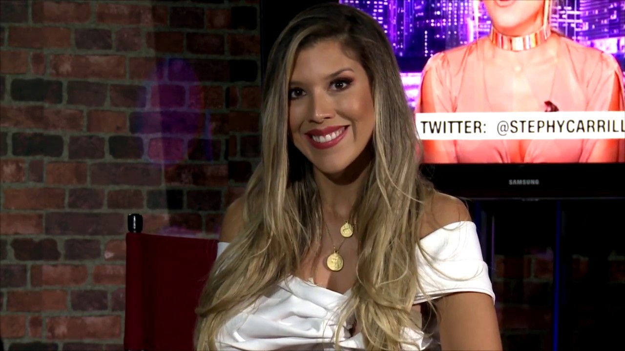 Stephanie Carrillo Presentadora - YouTube