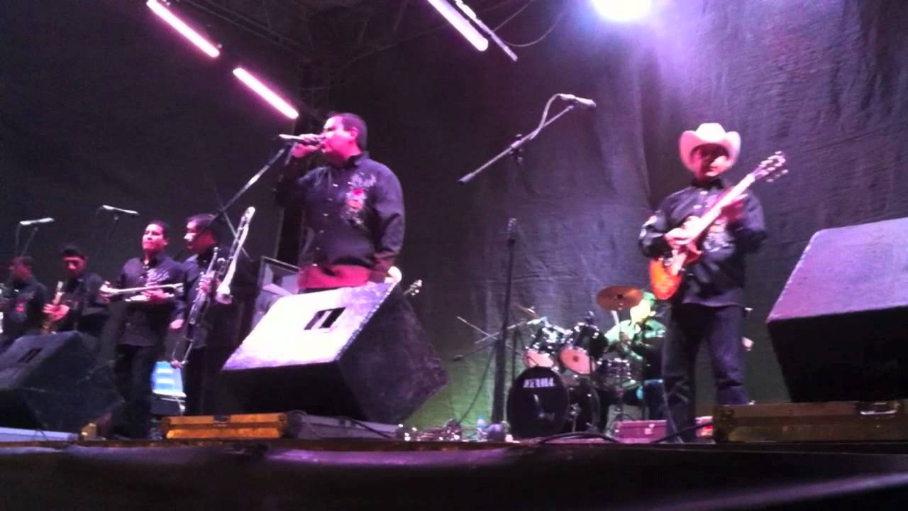 banda rodeo de morelos/ nadie me vera llorar - YouTube