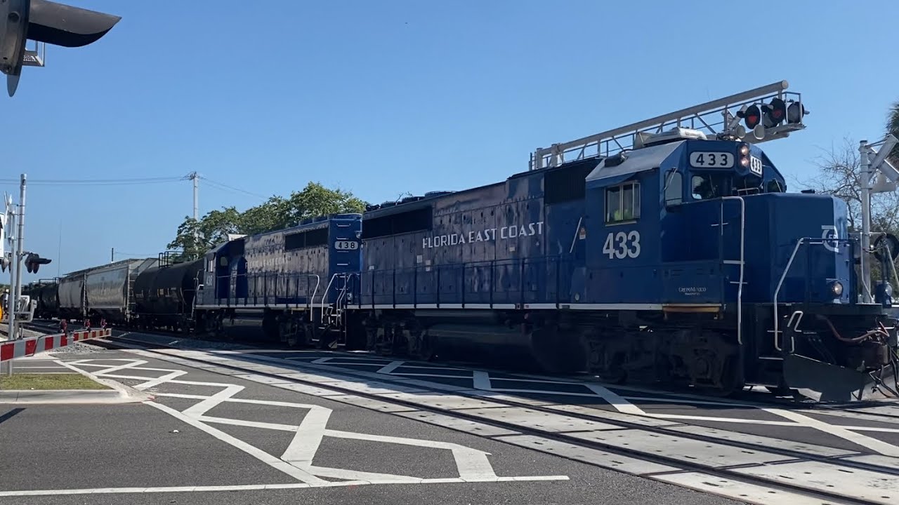 FEC 103/FEC 920 train meet in down town Melbourne @ 9:54AM 6/6/24 - YouTube