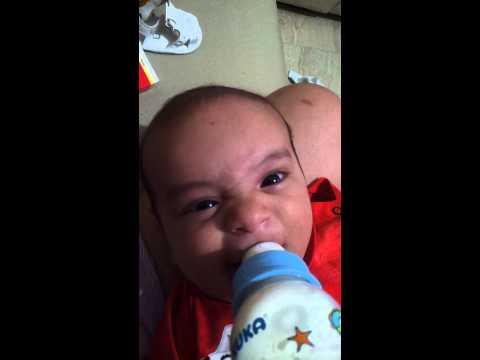 Davi rejeitou a mamadeira 2013.11.23