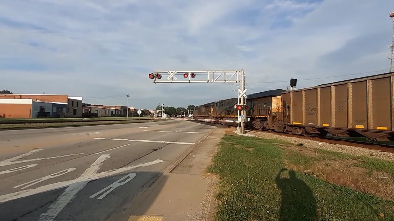 CSXT 3379 leads CSX C319 at Clinton SC on the CSX Monroe Subdivision - YouTube