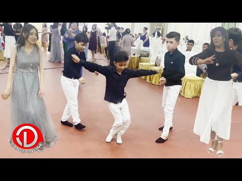 Gözel Qizlar icinde Balaca reqqas az qala Döyülə 😁