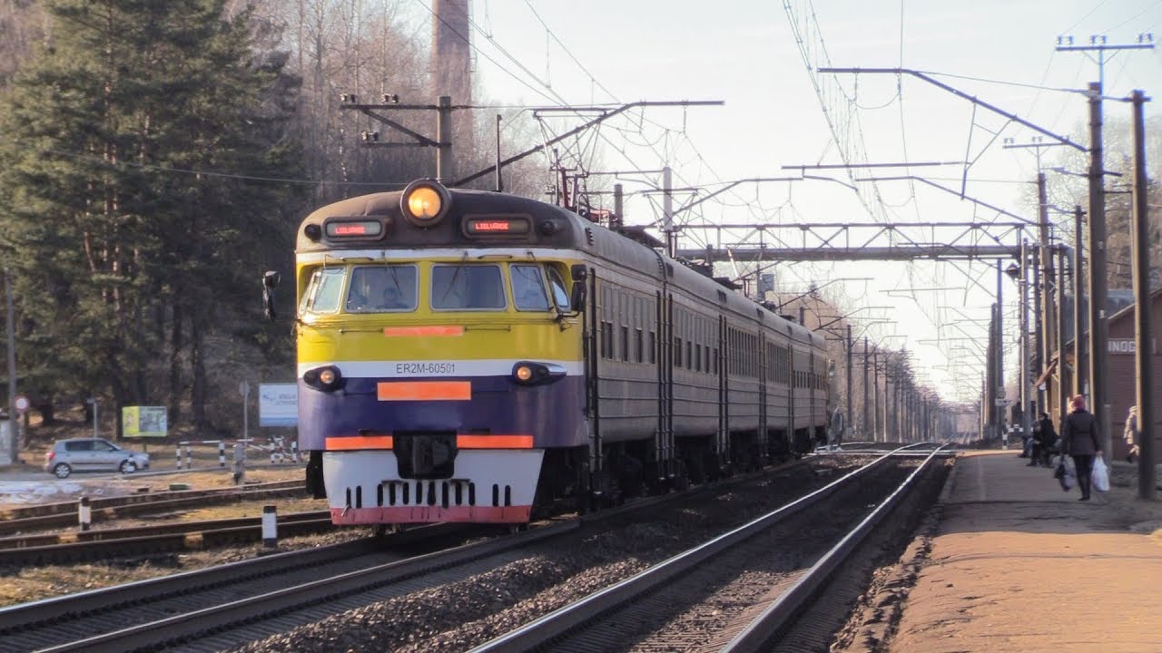 Электропоезд ЭР2М-605 на о.п. Яуногре / ER2M-605 EMU at Jaunogre stop ...
