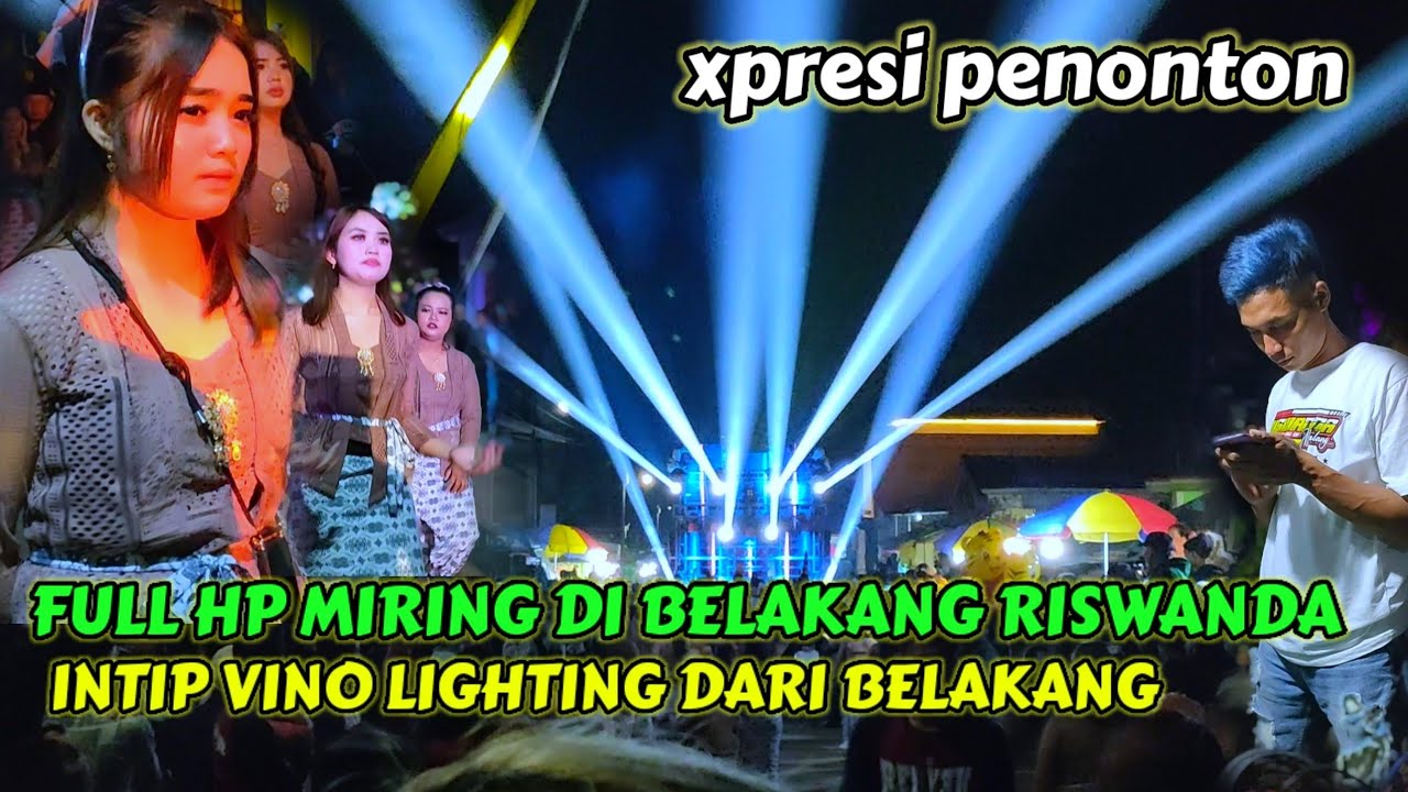 EXPRESI PENONTON KETIKA RISWANDA LEWAT,,DAN FUL HP MIRING DI BELAKANG ...