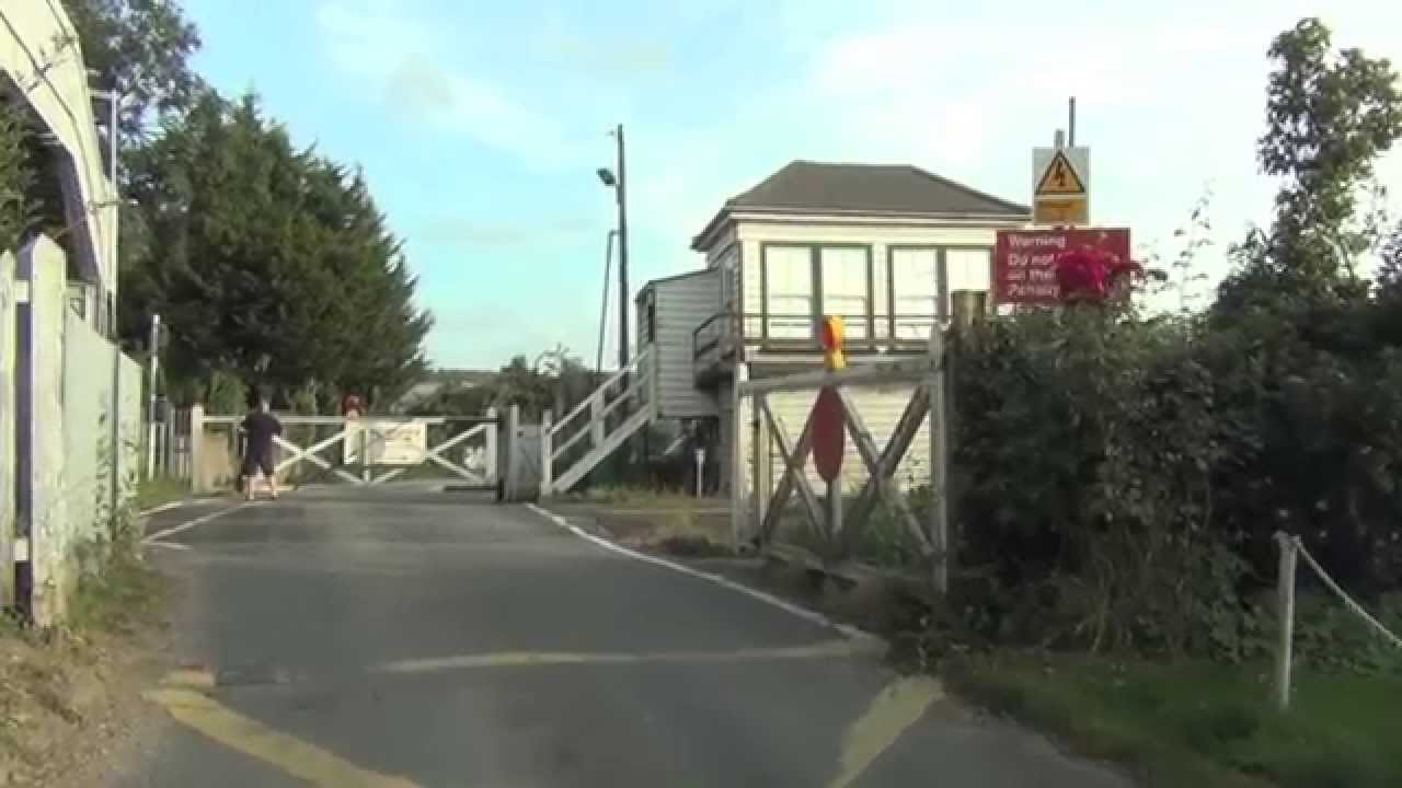 Cuxton Level Crossing - YouTube