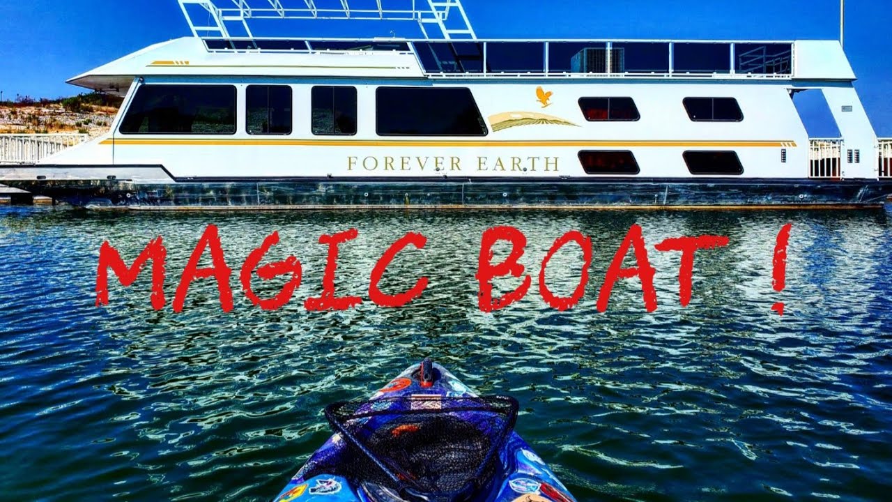 Hidden FISH Underneath a BIG BOAT !!! Tips & More (Lake Amistad) - YouTube