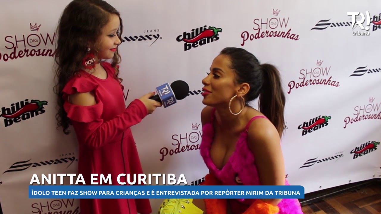 Nova repórter mirim da Tribuna entrevista Anitta em show infantil - YouTube
