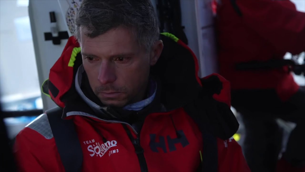 Abandon de Thomas Coville et ses hommes sur le Jules Verne - YouTube