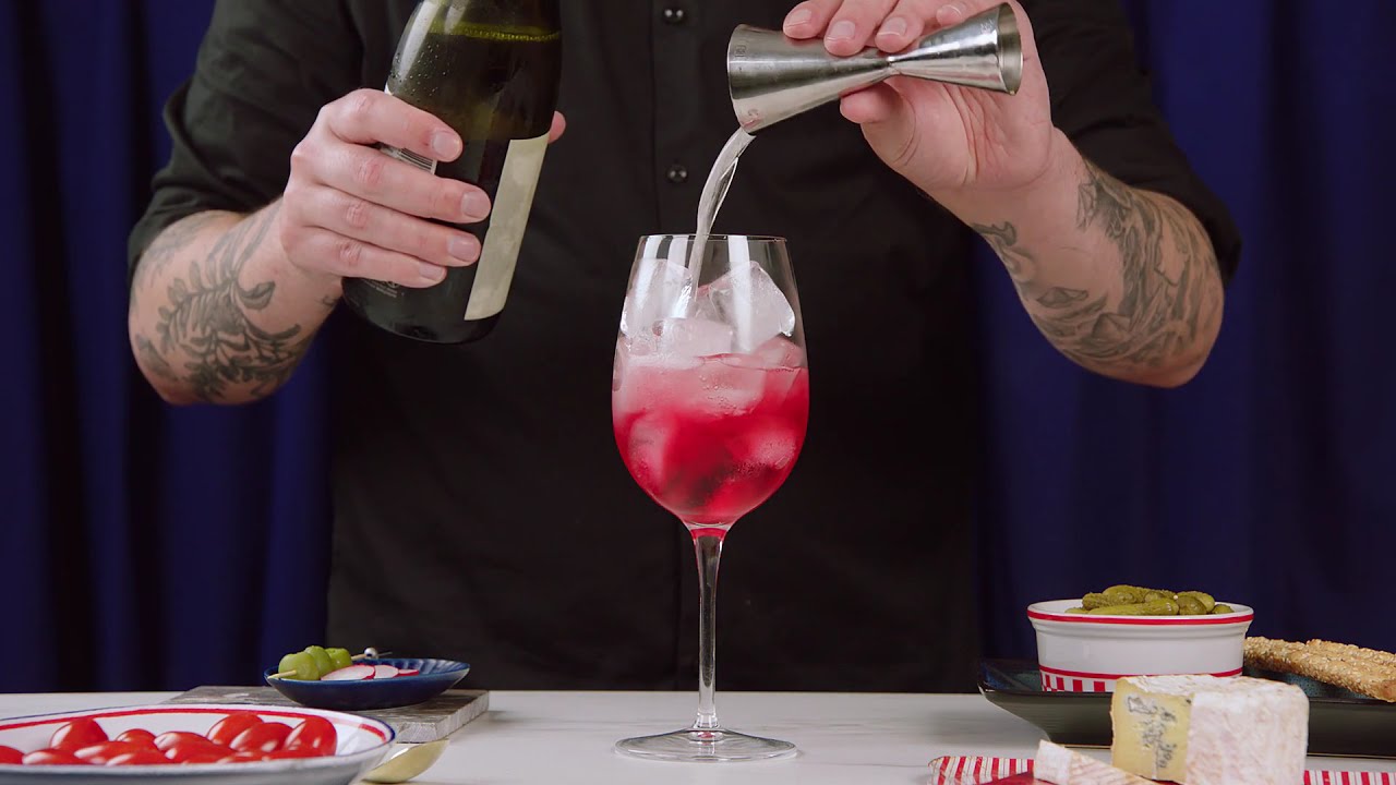 How to make a Select Venetian Spritz Cocktail | Simply Cocktails recipe ...