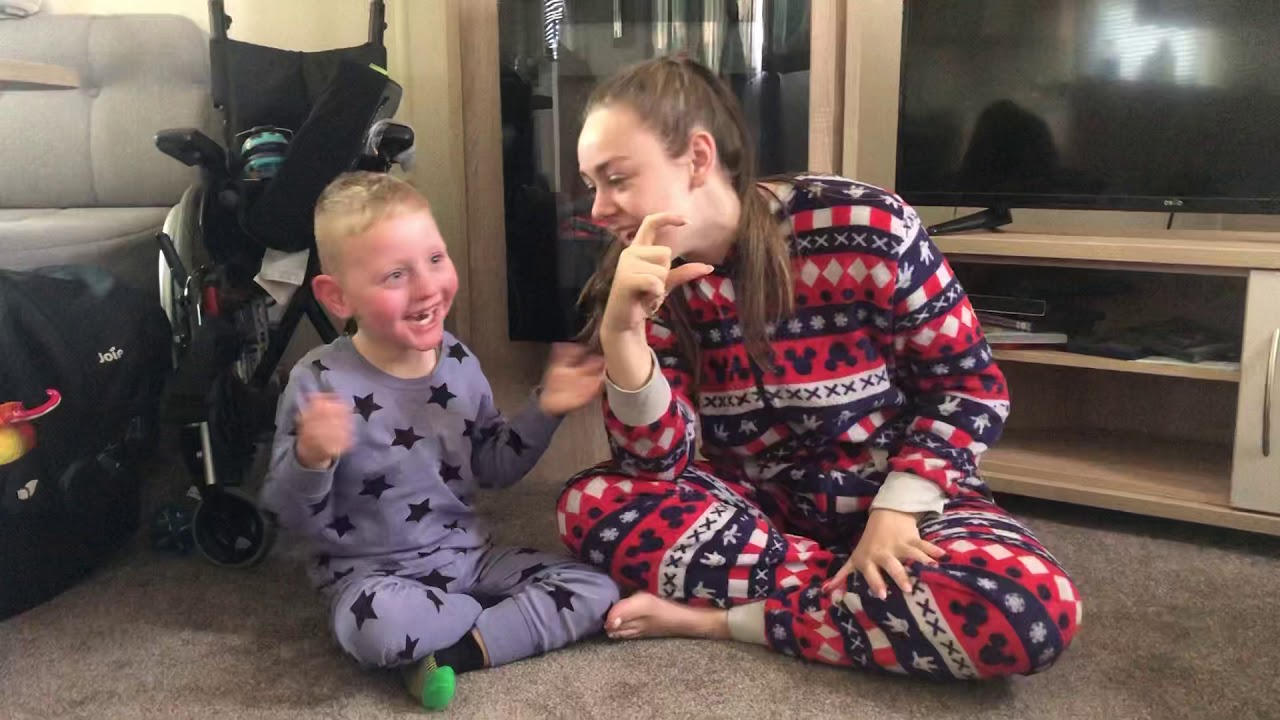 Sign along with us - Hot - Jade and Christian Kilduff - YouTube