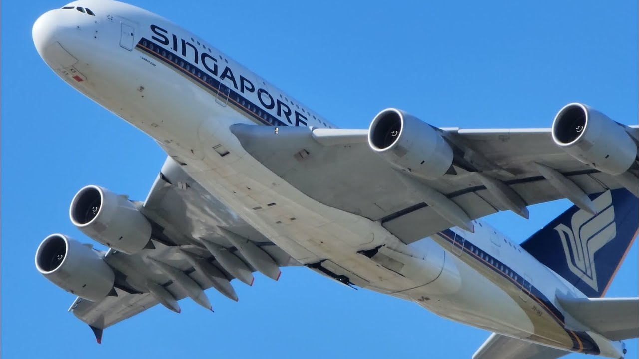 HEAVY A380 SINGAPORE AIRLINES *CLOSE UP* TAKEOFF 🇸🇬 ️ - YouTube