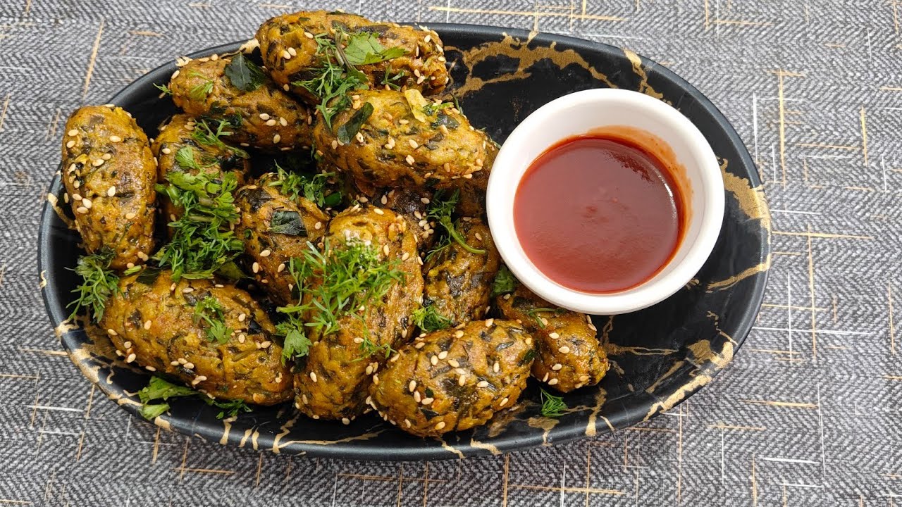 palak methi muthiya roll - YouTube