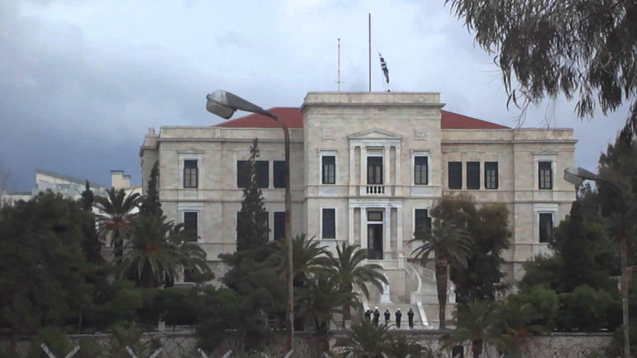 Επαρση Σημαιας στη Σχολη Ναυτικων Δοκιμων - YouTube