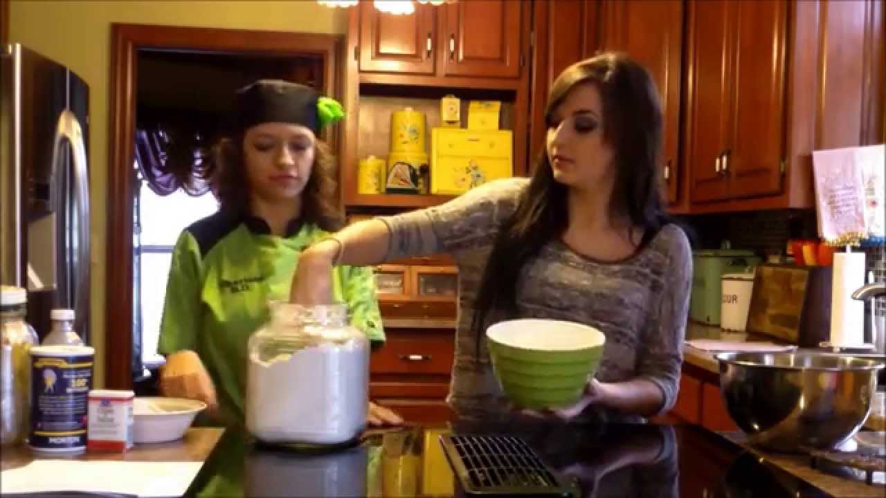 Baking Chocolate Chip Cookies with my Sister! - YouTube