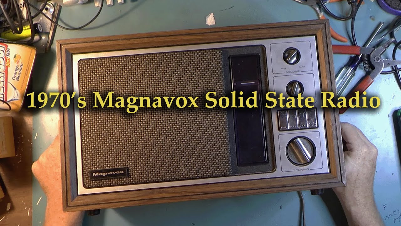 1970's Magnavox Radio - YouTube