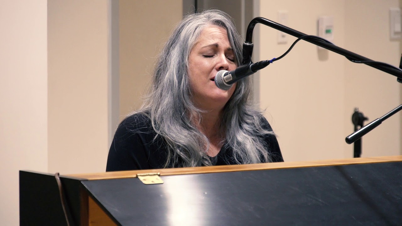 Melrose in the Mix: Beth McKee and Her Funky Time Band - YouTube