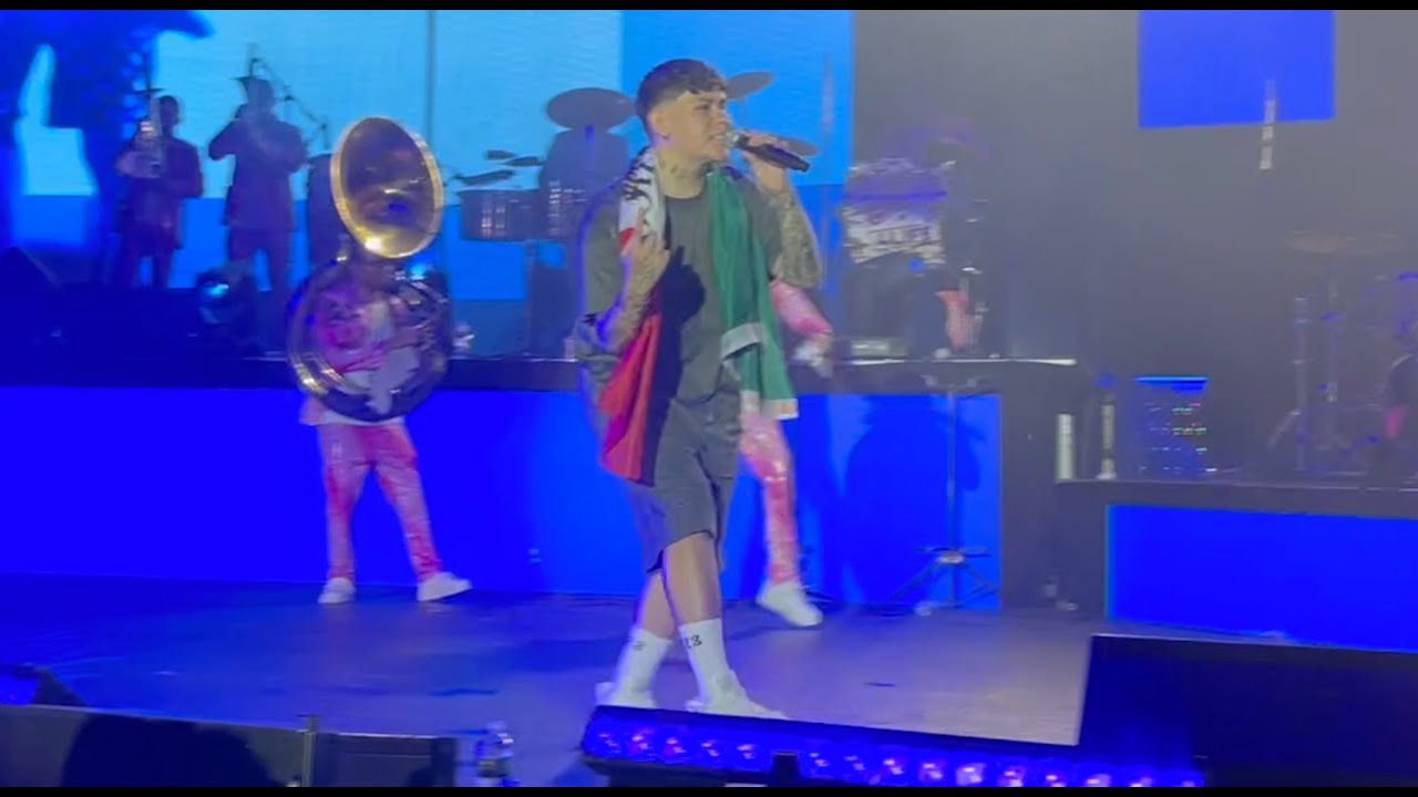 Junior H - El Azul (Live) - YouTube