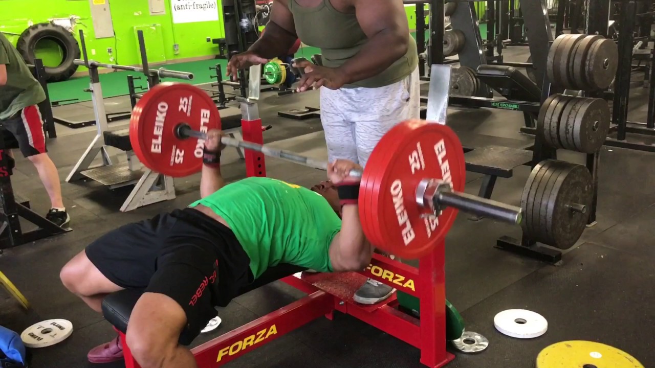 Powerlifter does bodybuilder training S1E9 - YouTube