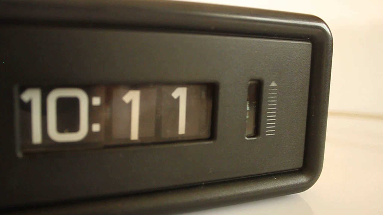 Philips flip-roll-clock HR5272 - YouTube