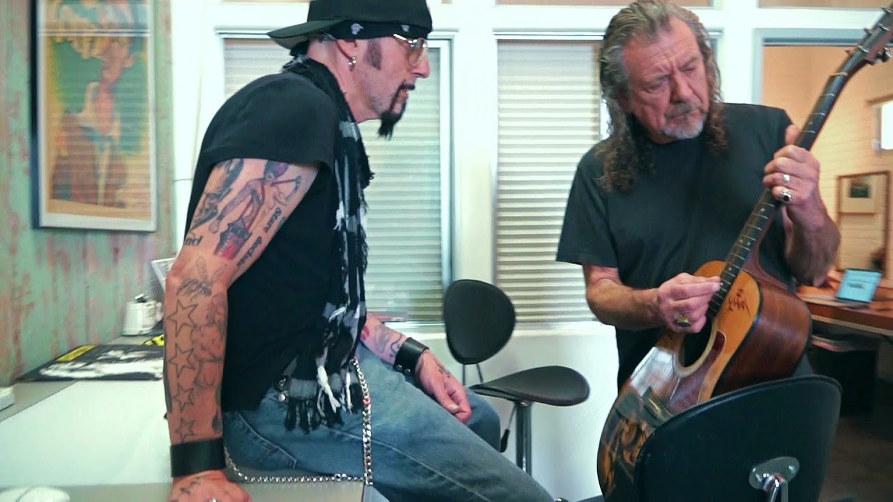 Frontman who didn't/don't play an instrument on stage but are actually ...