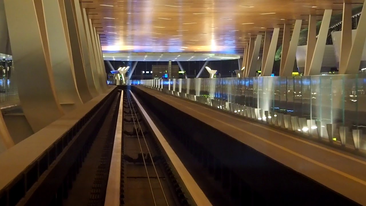 2018/03/21 Front View of People Mover at Doha Hamad International ...